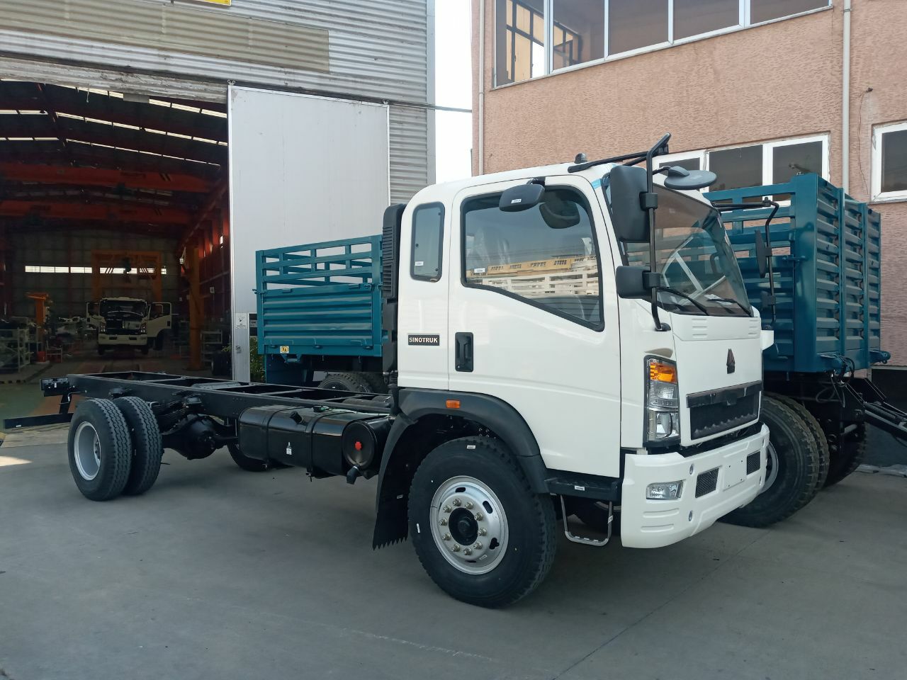 SINOTRUK HOWO 4×2 Cargo Chassis