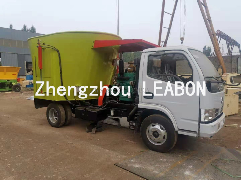 Self-propelled Dairy Farm TMR Belt Conveyor Tricycle Spreader Mixer ...